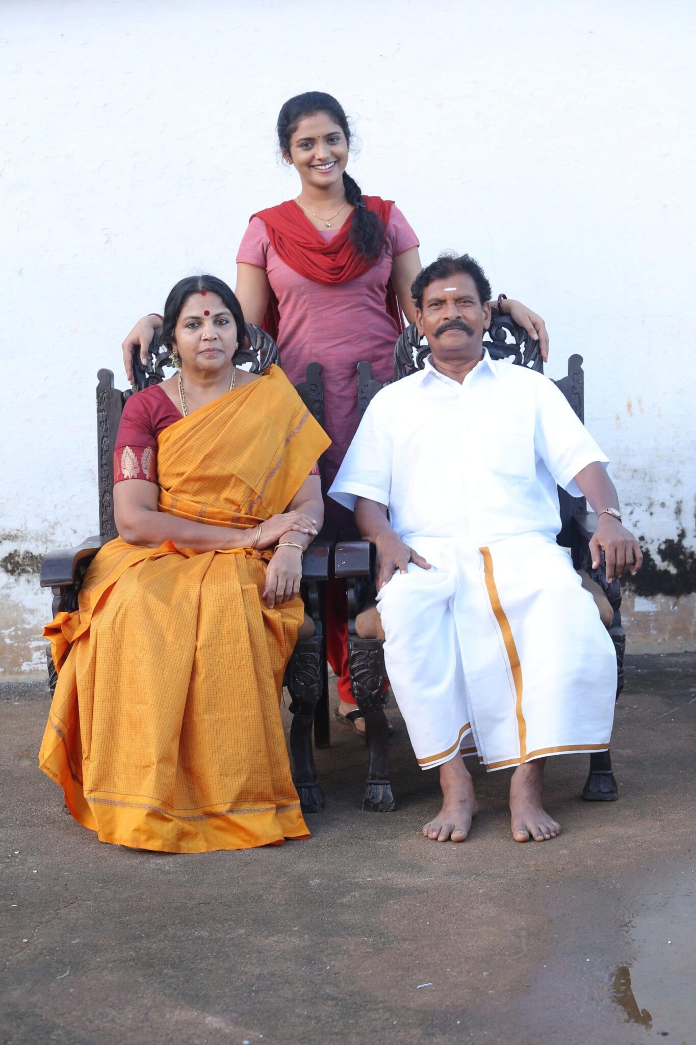 தமிழ் சினிமாவை திரும்பிப் பார்க்க வைத்த எமோஷனல் ஹாரர் த்ரில்லர் ...
